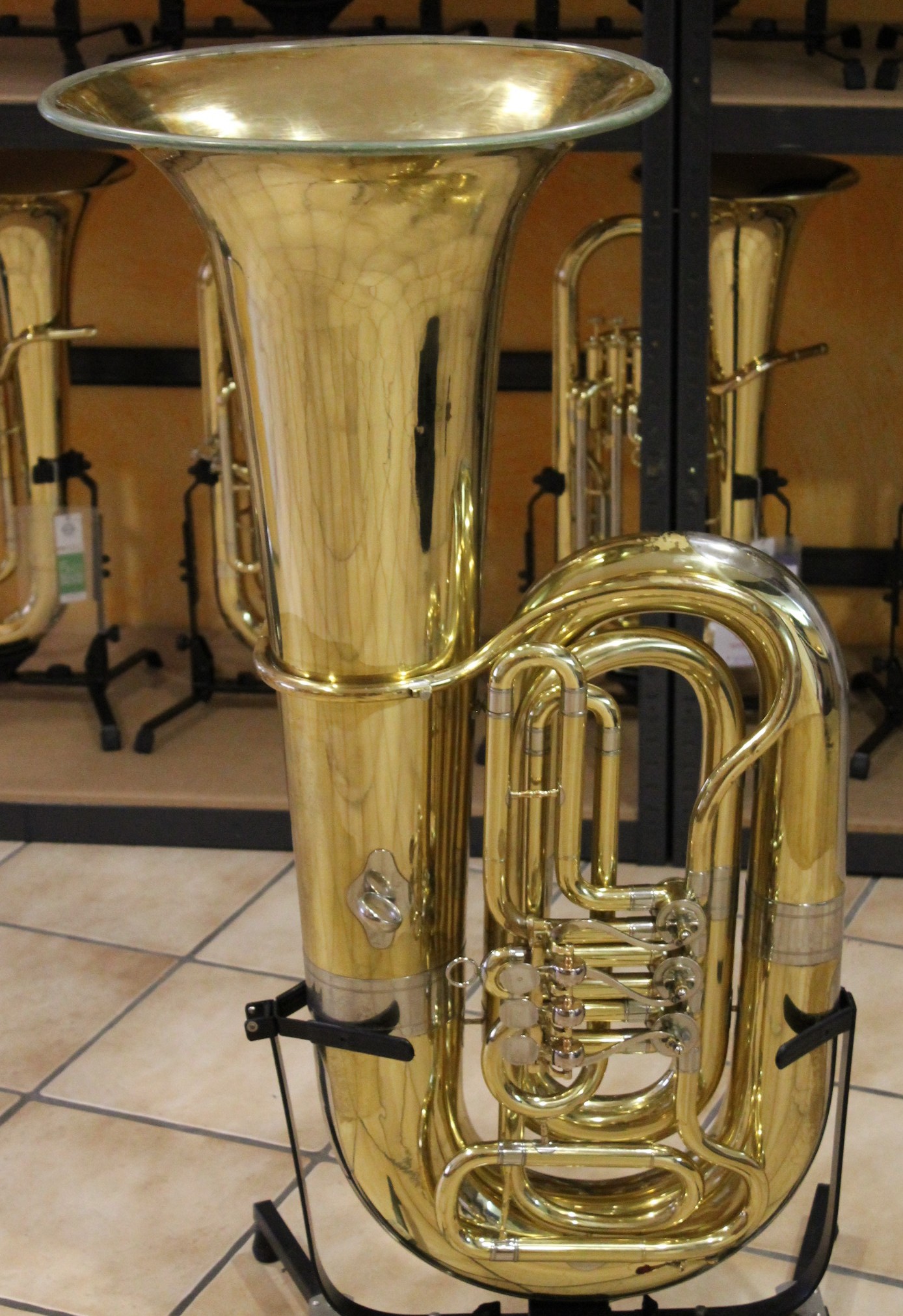 Tuba Die ideale Marsch - Tuba in B. Groß aber trotzdem leicht mit ...