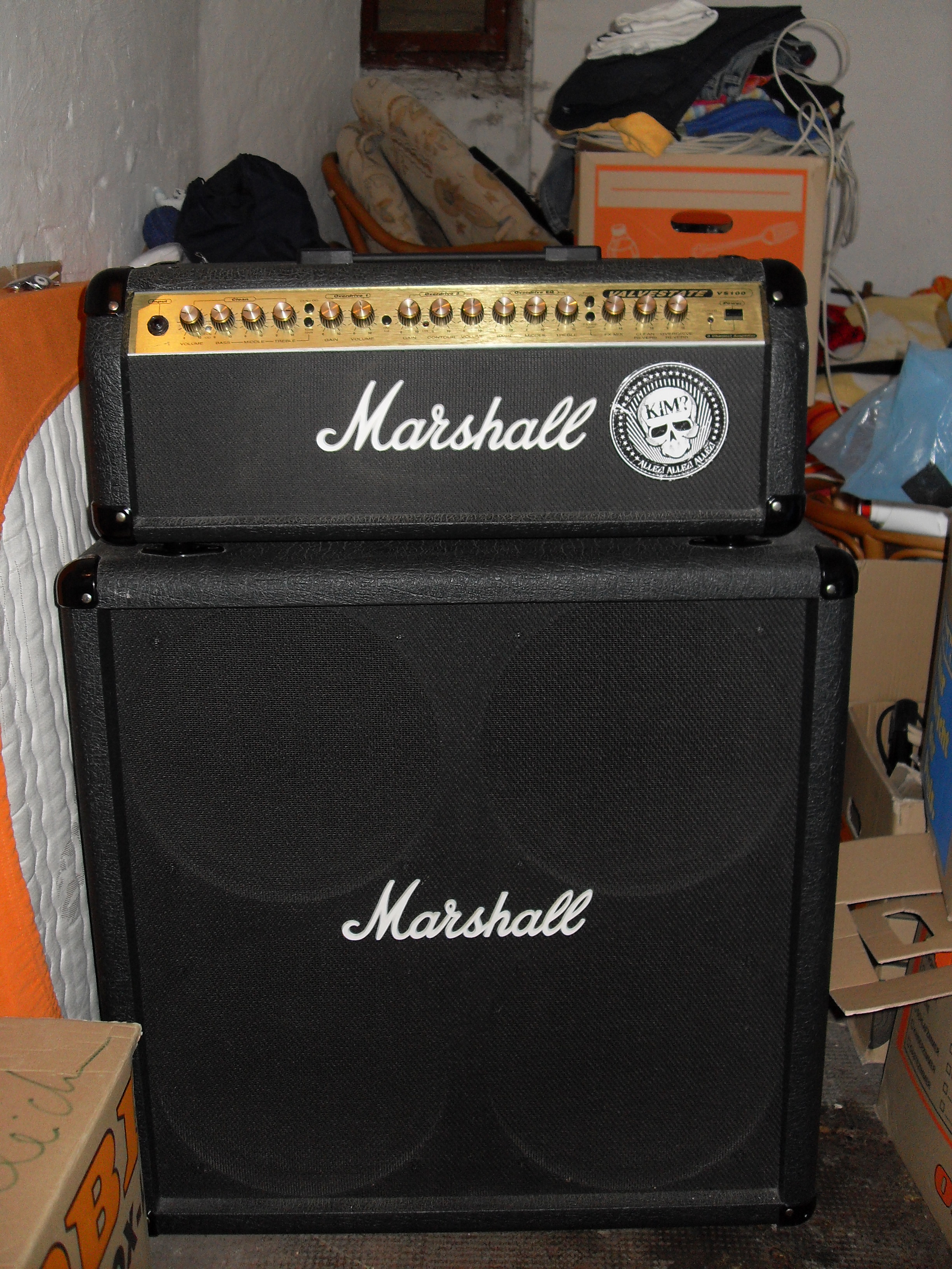 Elektro Gitarre Marshall Topteil VS100H mit 4x12er Marshall Box TOP