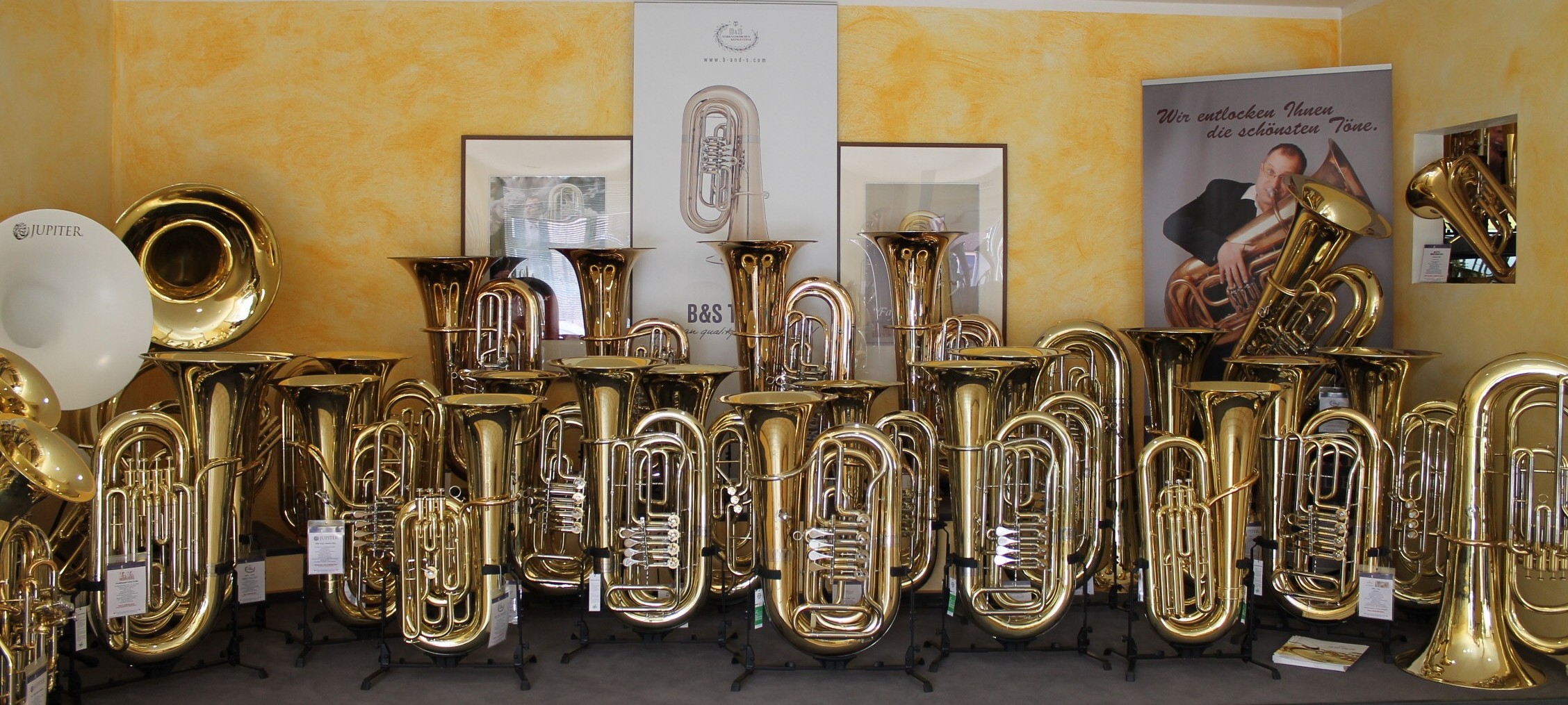 Blasinstrumente - Horn Instrumente - Tuba Musikanzeigen - Seite1