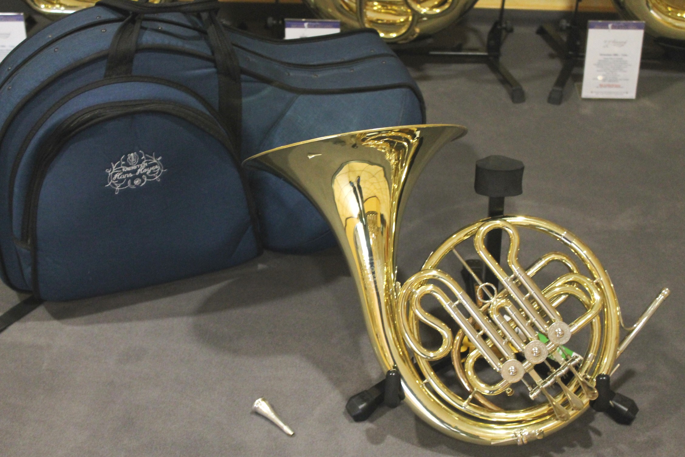 Blasinstrumente - Horn Instrumente - Doppelhorn Musikanzeigen