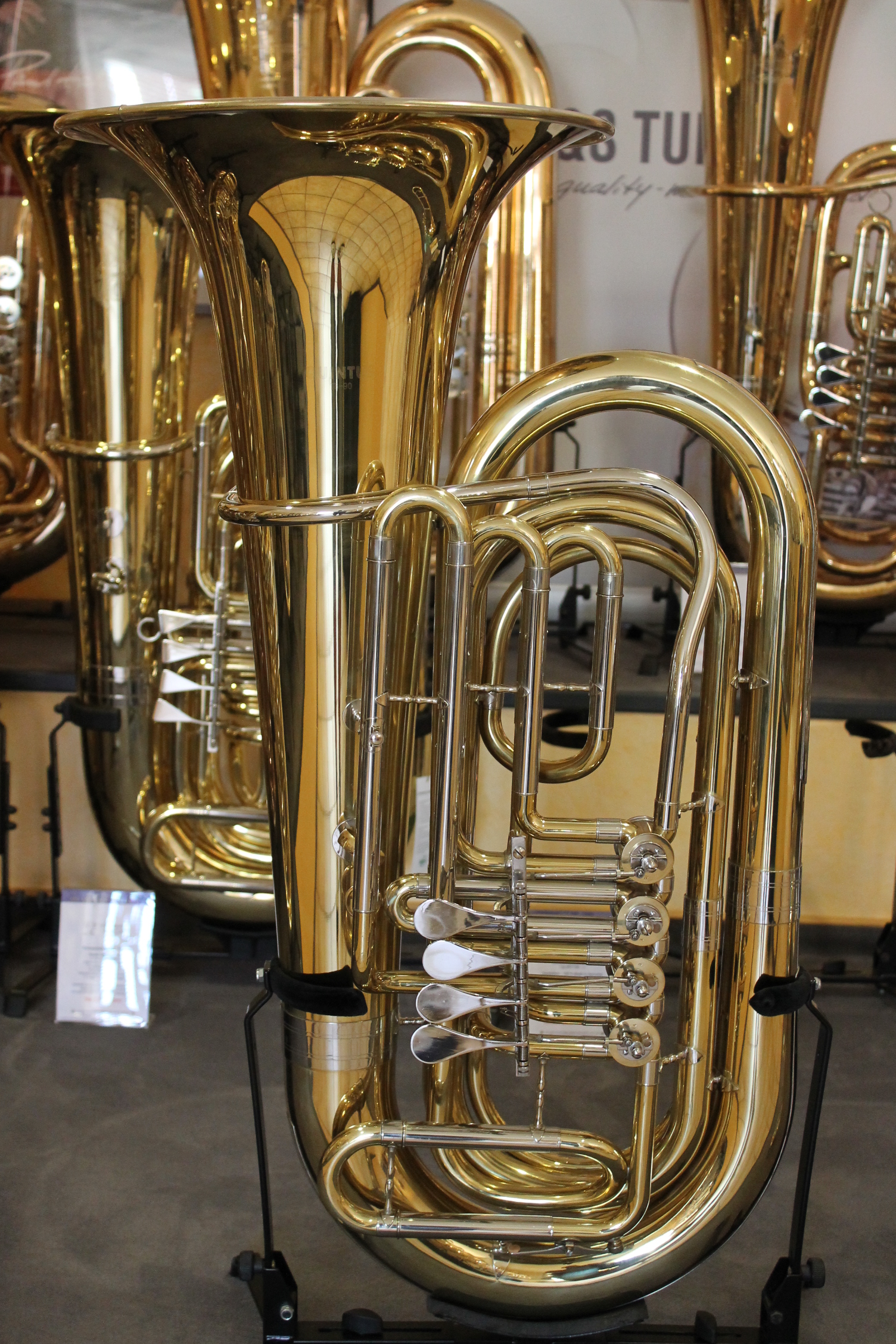Tuba Besson BE993 Sovereign · Tuba