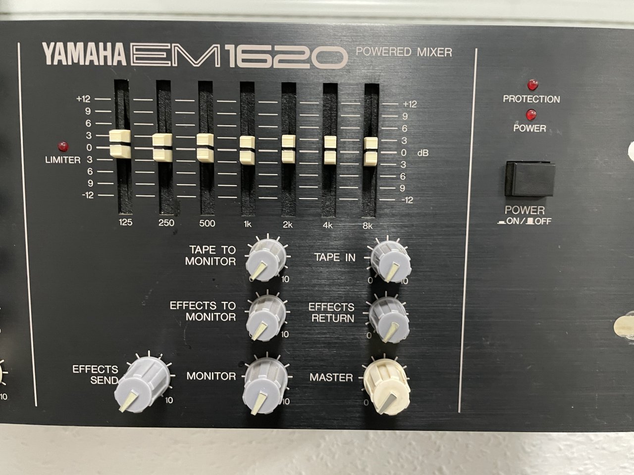 Power Mixer Yamaha EM 1620 · Amps allgemein